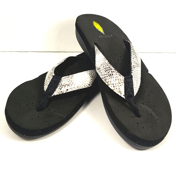 Volatile | Shoes | Volatile Black Thong Snake Skin Flip Flop Womans ...